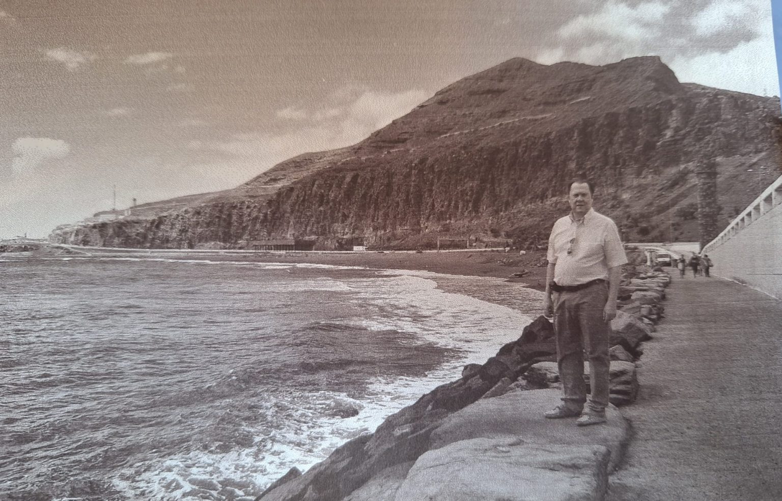 NESTOR DORESTE PADILLA (1939-2026). «La Playa de la Laja amaneció ...